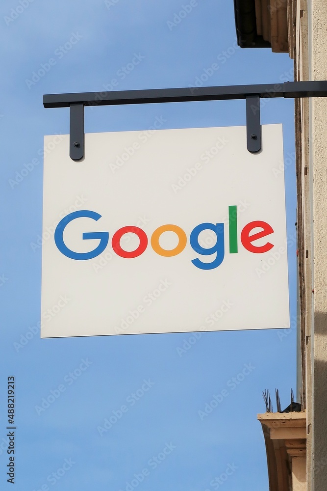 Enseigne / logo de la marque Google, célèbre entreprise américaine de ...