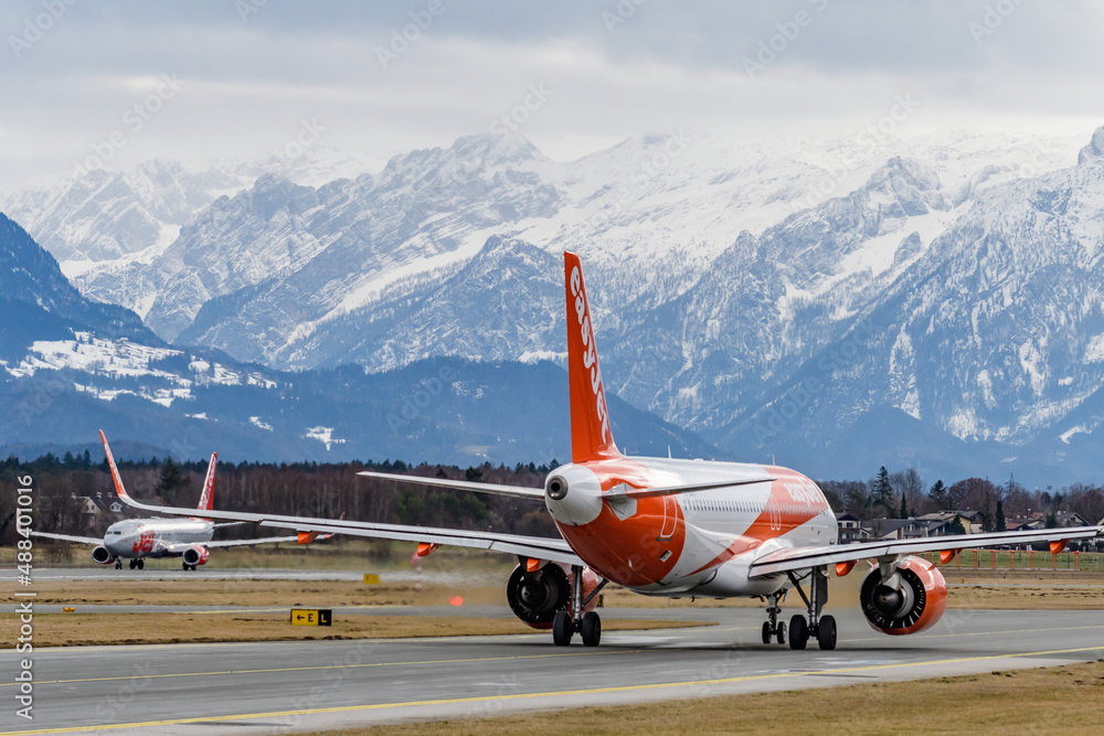salzburg, austria, 19 feb 2022, G-UZHY easyJet Airbus A320neo starting ...
