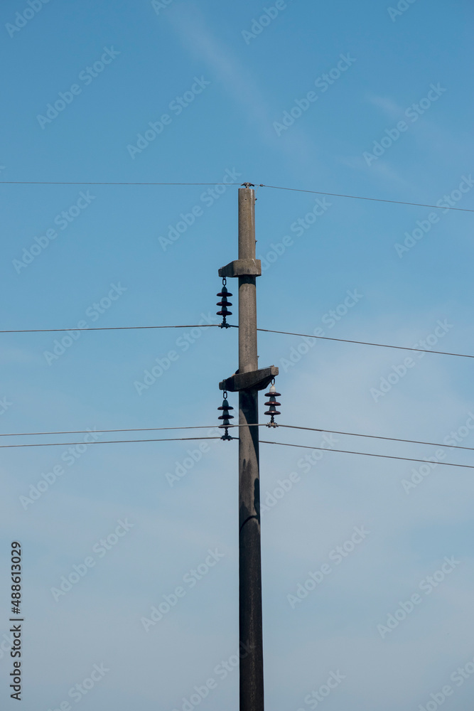 Postes para el transporte de electricidad Stock Photo | Adobe Stock