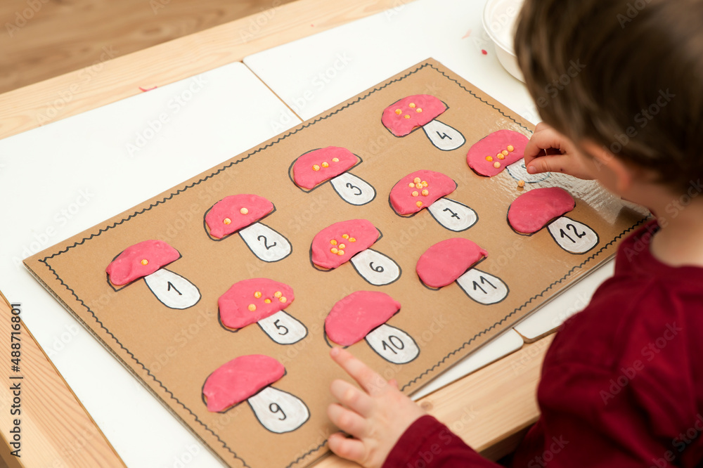 Kid learns to count. Logical tasks for the preschool class. Child ...