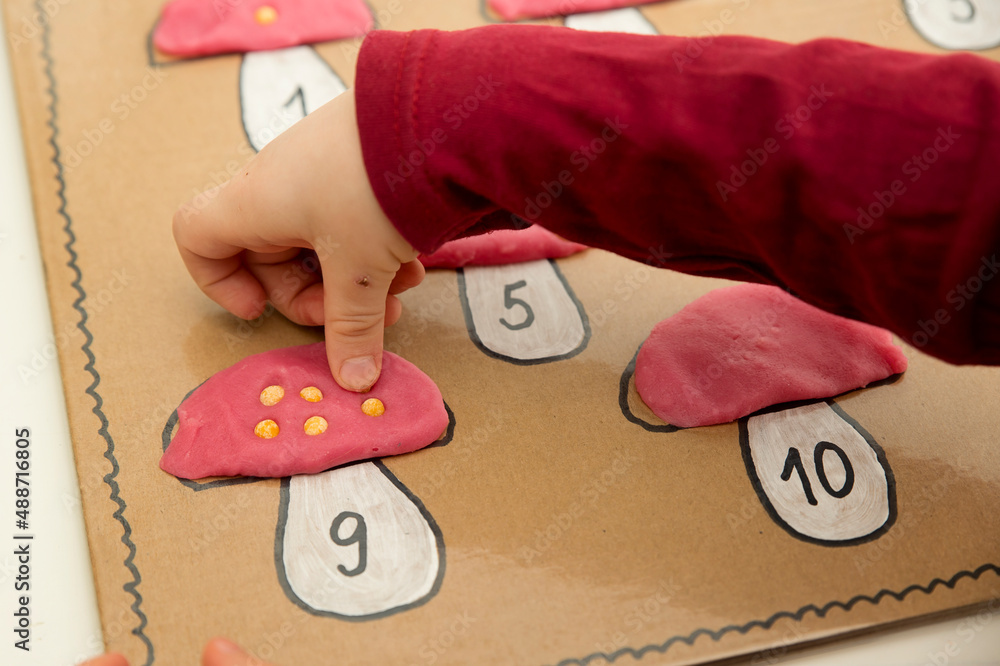 Kid learns to count. Logical tasks for the preschool class. Child ...