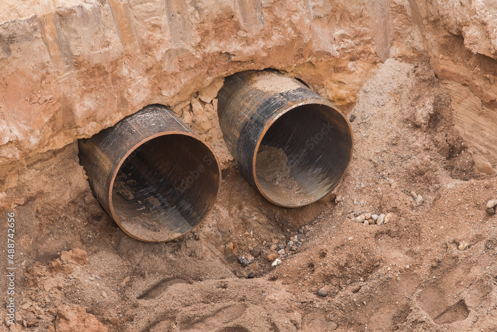 Repair of the pipeline line steel round pipe the heating main in the ...