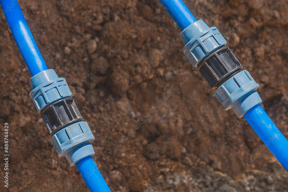 Installation and quick-disconnect connection of polyethylene water ...