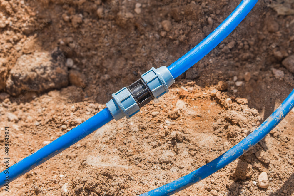 Installation and quick-disconnect connection of polyethylene water ...