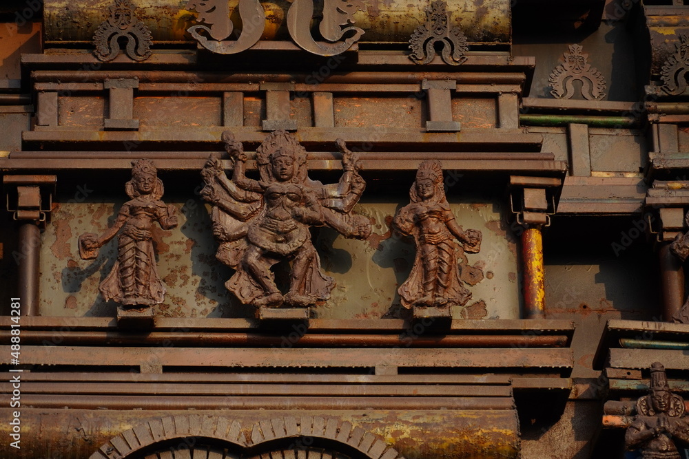 Gods on Meenakshi Temple or Minakshi-Sundareshwara Temple, Madurai ...