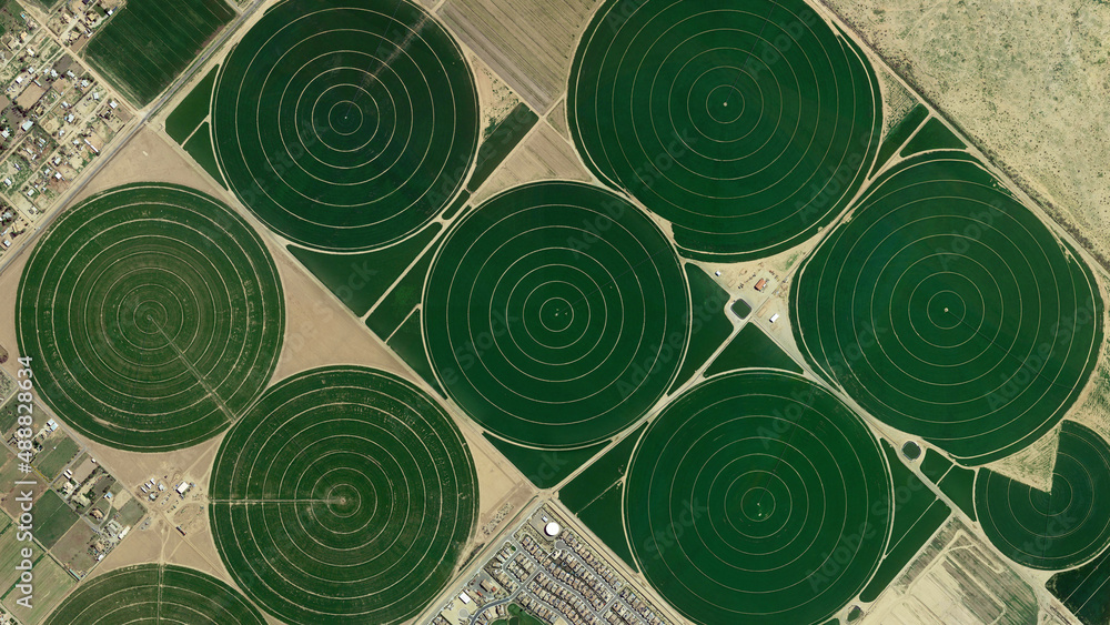 Center pivot irrigation system, circular fields and food safety ...