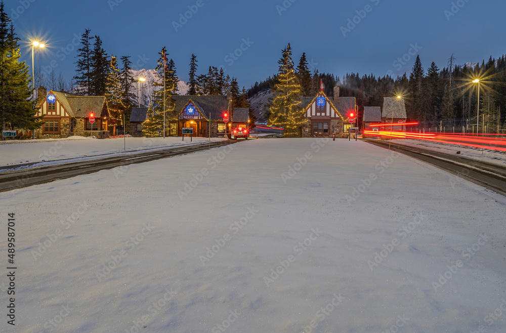 Foto de Banff National Park entrance gate on the Trans-Canada Highway ...
