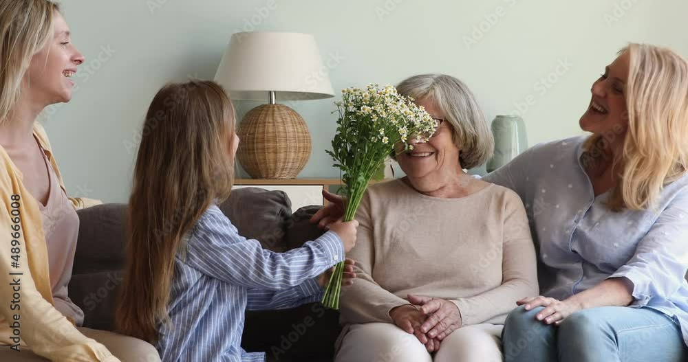 Daughter, granddaughter, great-grandchild congratulate elderly 80s ...