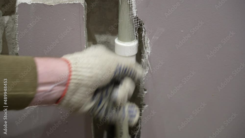 Video „Connecting of pipes by melting using plastic pipe welding ...