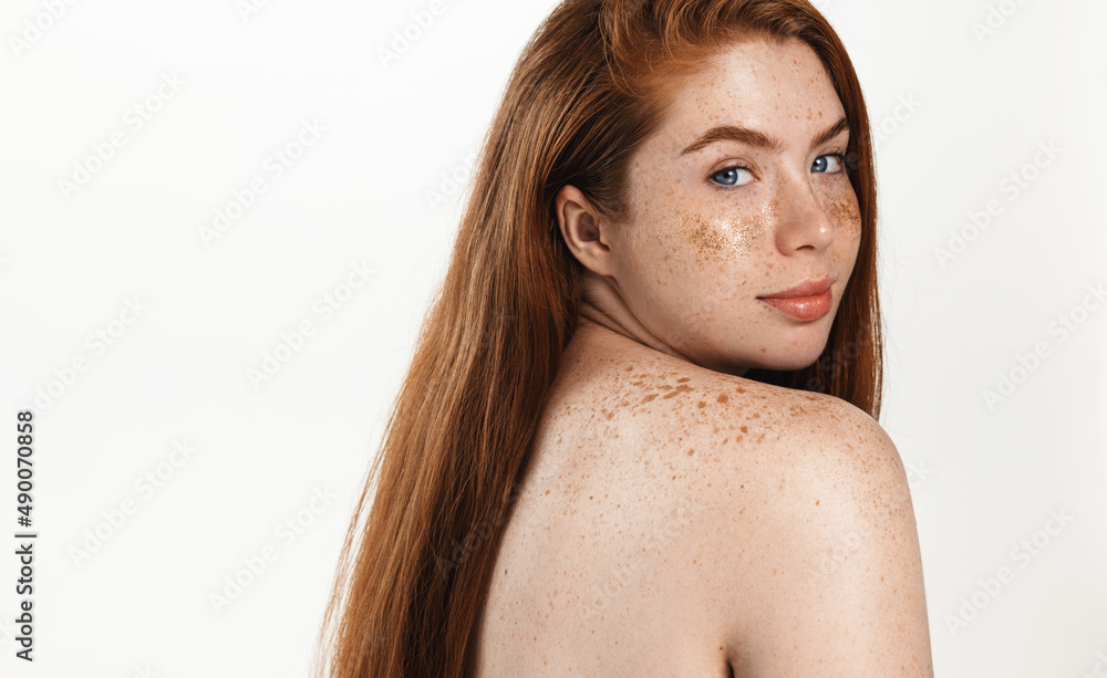 Beautiful plus size female model with long, natural red hair. Redhead ...