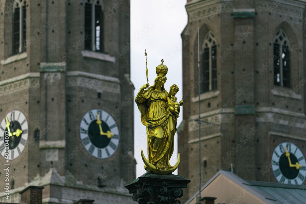 Virgin Mary statue a the Marienplatz, Munich, Germany, with ...