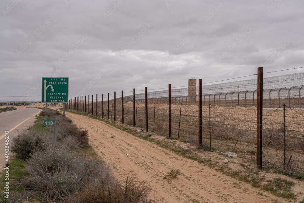 Foto de View of Road [Highway] 10, running along for nearly the entire ...
