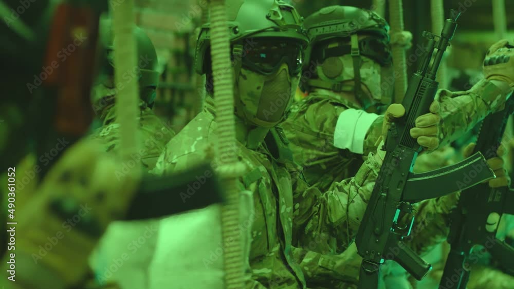 Vidéo Stock Group of Soldiers or Special Forces Loading weapons and ...