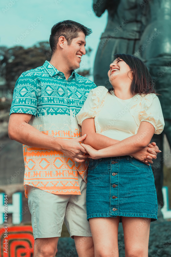 Pareja de novios felices abrazados y sonriendo Stock Photo | Adobe Stock