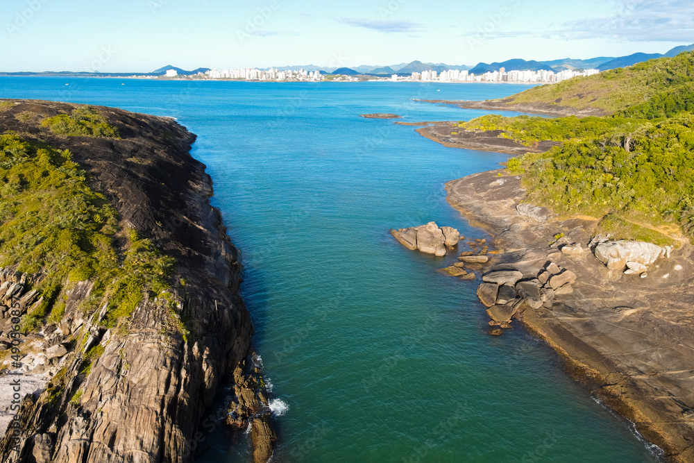Imagens aéreas do morro da pescaria e passeio de canoa havaiana no ...