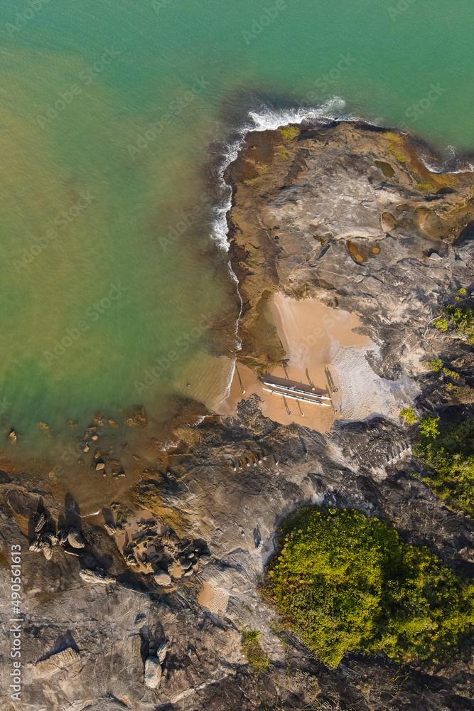Foto de Imagens aéreas do morro da pescaria e passeio de canoa havaiana ...