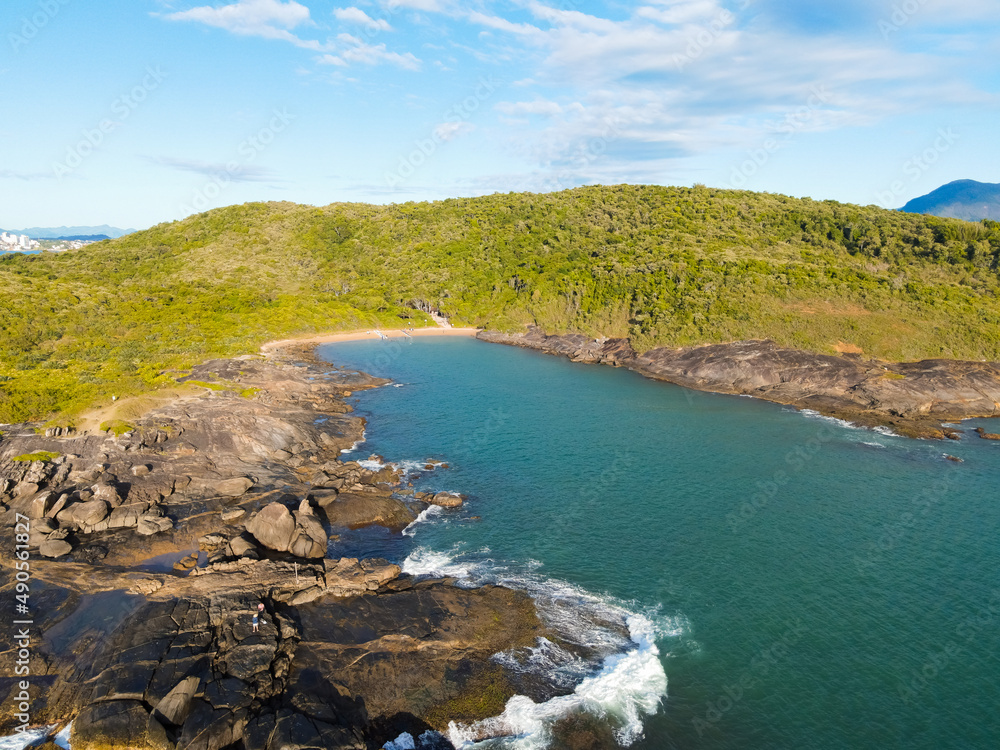 Imagens aéreas do morro da pescaria e passeio de canoa havaiana no ...