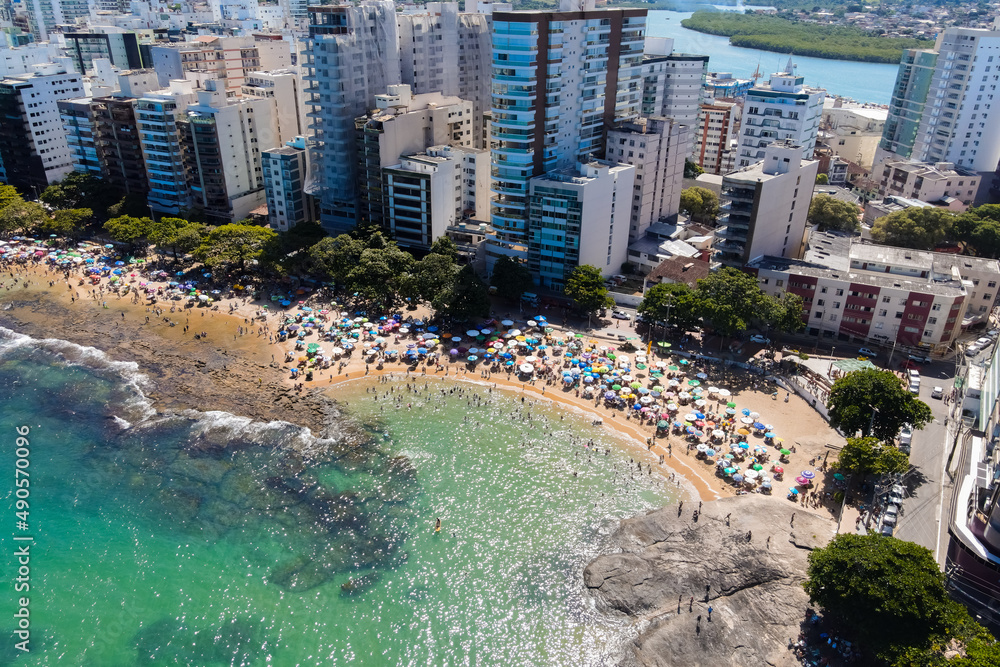 Imagens aéreas do Centro de Guarapari, mostrando as praias da ...