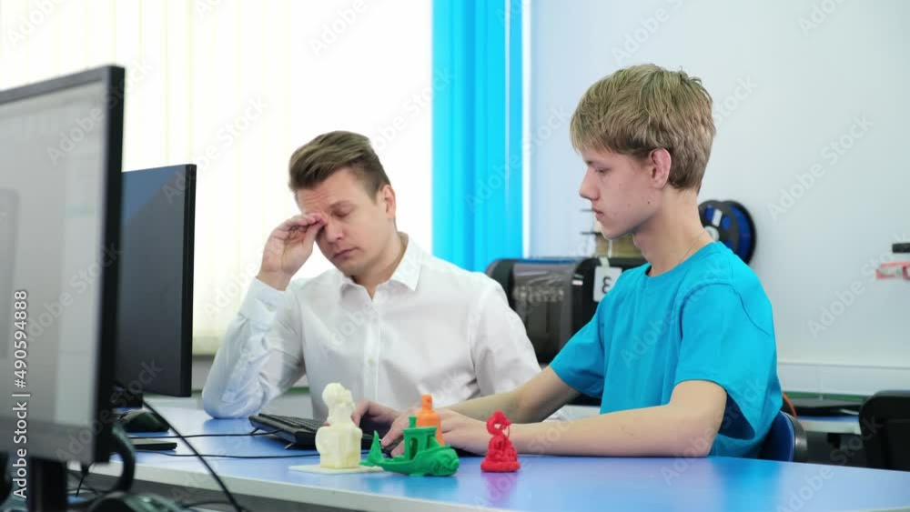 The teacher shows the student examples of 3D models Stock 비디오 | Adobe Stock