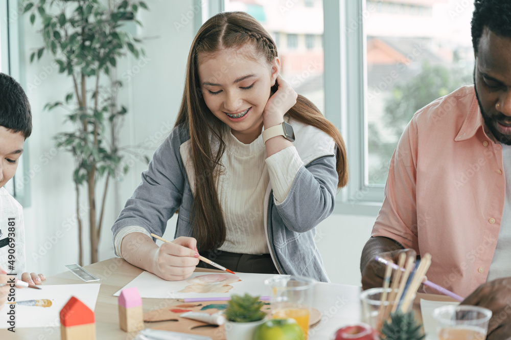 Students girl learning art in the classroom with friend foto de Stock ...