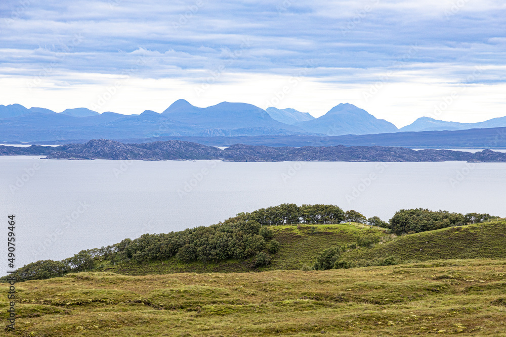 Foto de A view east towards the Scottish mainland across the Sound of ...