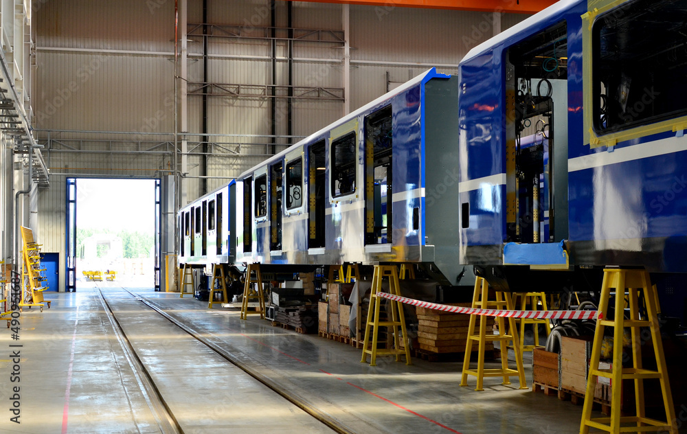 Zdjęcie Stock: Rail car assembly plant. Industrial workshop for the ...