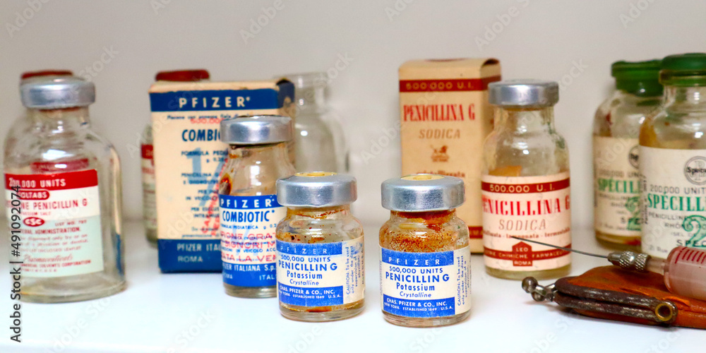 Vintage old Penicillin Medicines display between 1950 and 1960s Stock ...