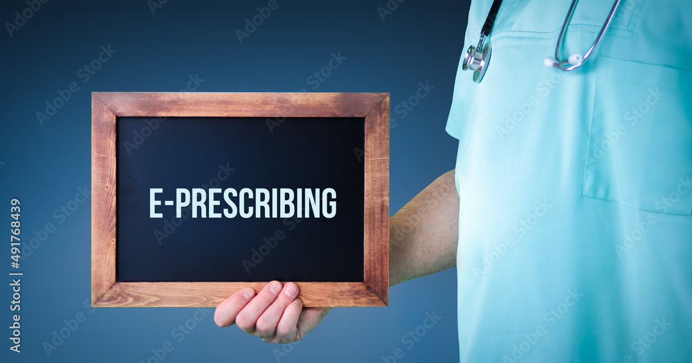 Foto de E-Prescribing (Electronic Prescribing). Doctor shows sign/board ...