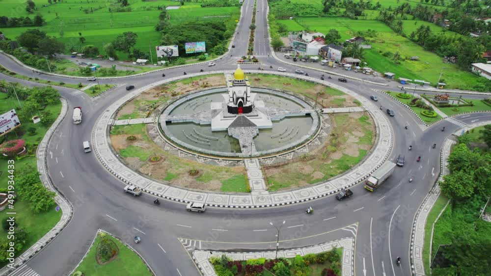 Mataram 5 March 2022 : Landmark of Tugu Giri Wins Town Square, Gerung ...