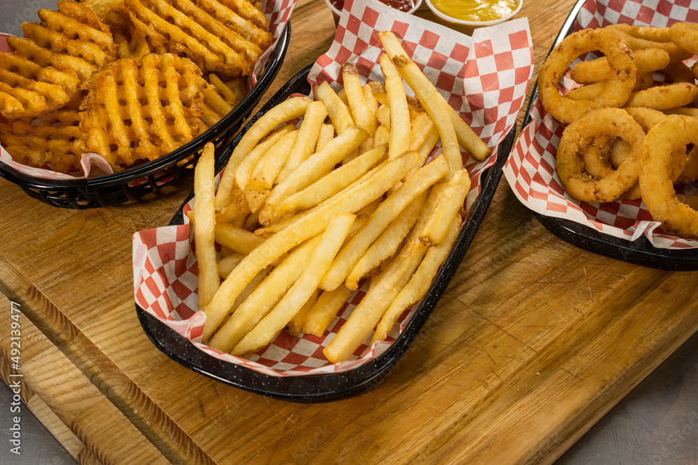 Papas a la francesa comida chatarra acompañamiento de hamburguesa ...