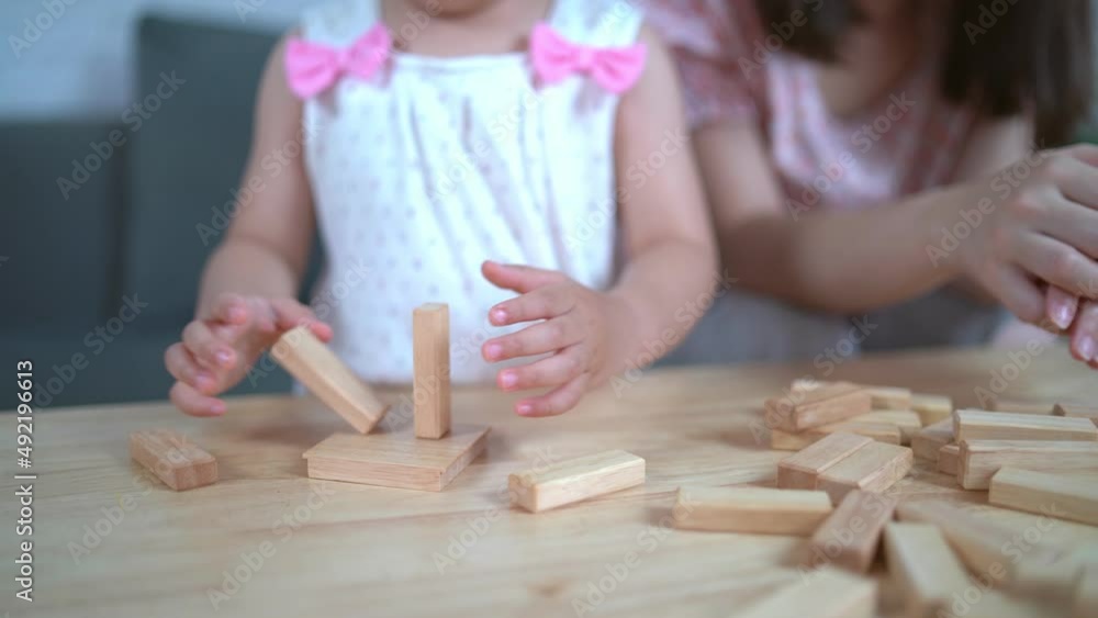Video „Jenga games concept. Asian daughter and mother smiling happily ...