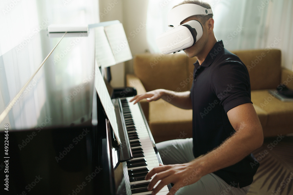 Virtual reality online class piano lesson from home, VR musical online ...