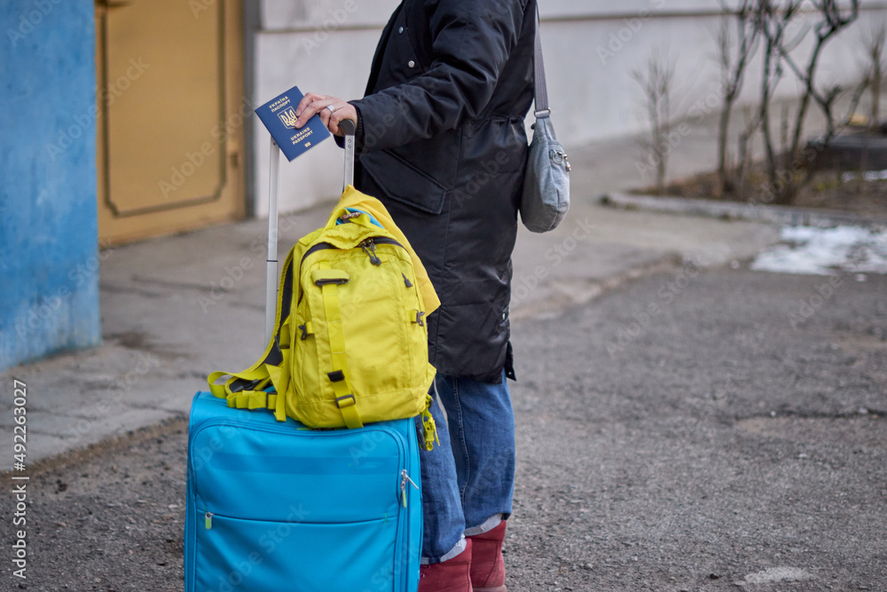 Evacuation of civilians, sad child with the flag of Ukraine. Refugee ...