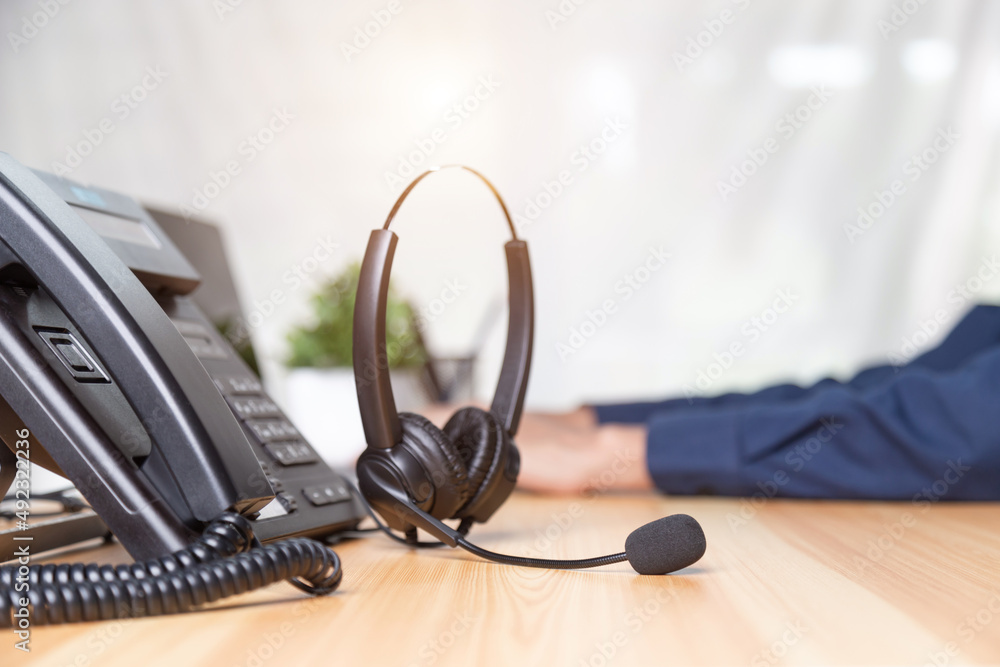 Foto Stock Call center staff man hand point to press the button number ...