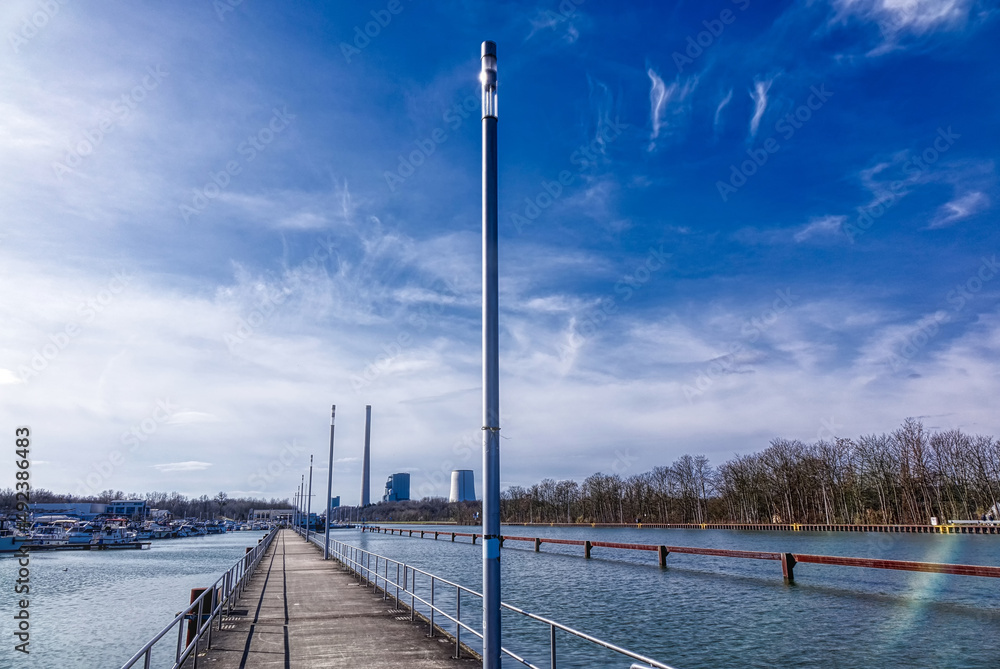 Jachthafen und Pier als Ausflugsziel am Kanal in Bergkamen Stock Photo ...