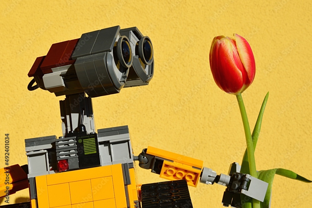 LEGO Wall-E robot model from Disney Pixar movie of the same name ...