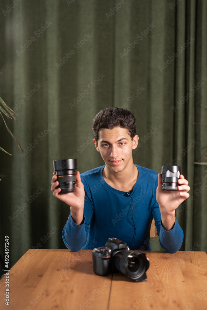 arab Guy-photographer records a video tutorial for photographers tells ...