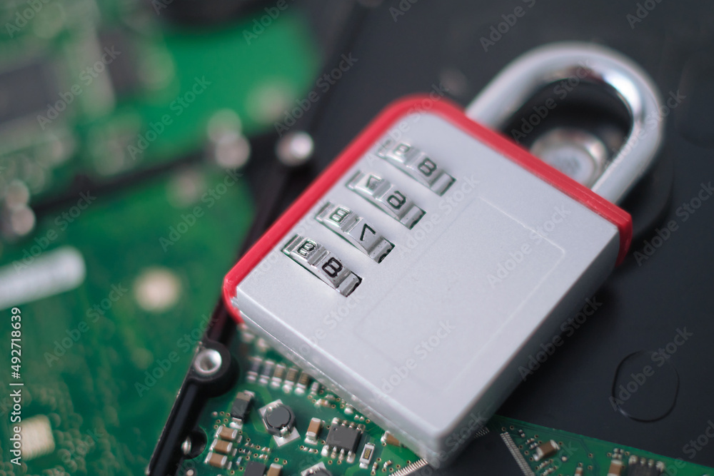 Foto de Encrypted hard disk. Padlock with cipher on an opened hard disk ...