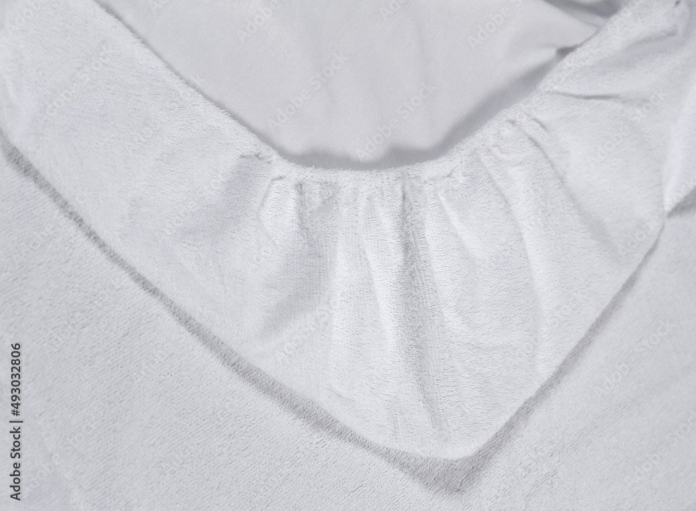 Mattress top corner with sewn-in elastic band for a good fit on the ...