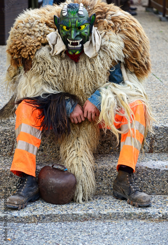 Foto de young man wearing traditional Valasian mask of Tschäggättä ...