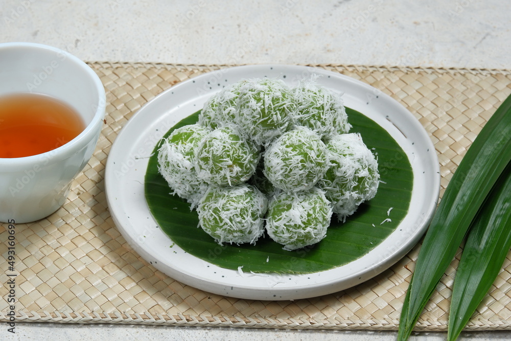 Foto de Klepon or kelepon is one of Indonesia's traditional snack made ...