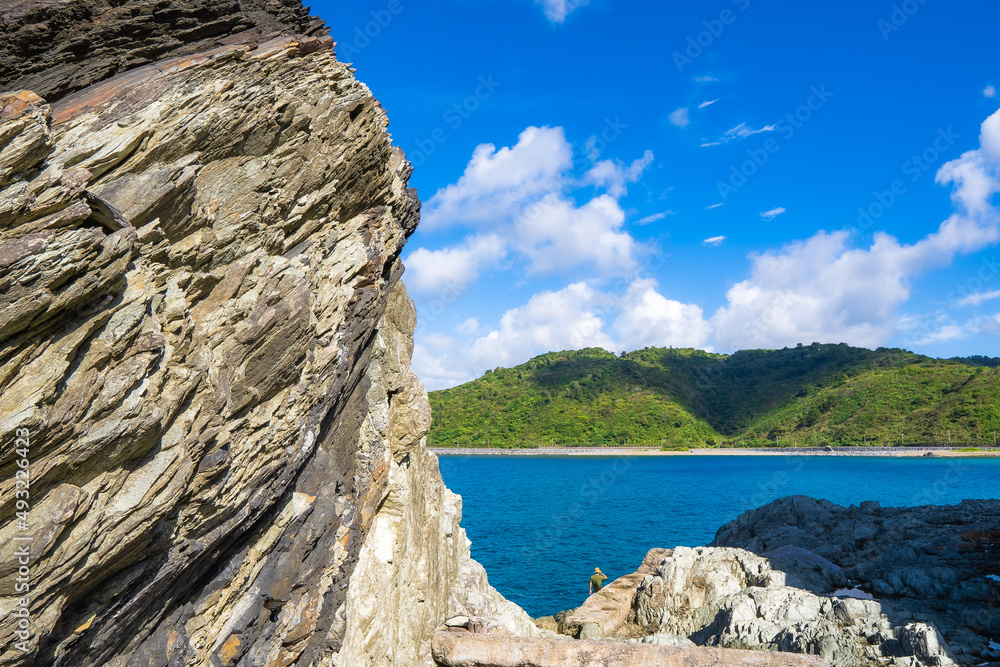 沖縄の海辺の岩場から見える景色 Stock 写真 | Adobe Stock