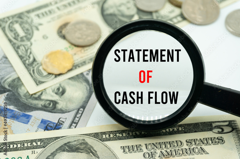 Foto de Magnifying glass showing the words "Statement of Cash Flow ...