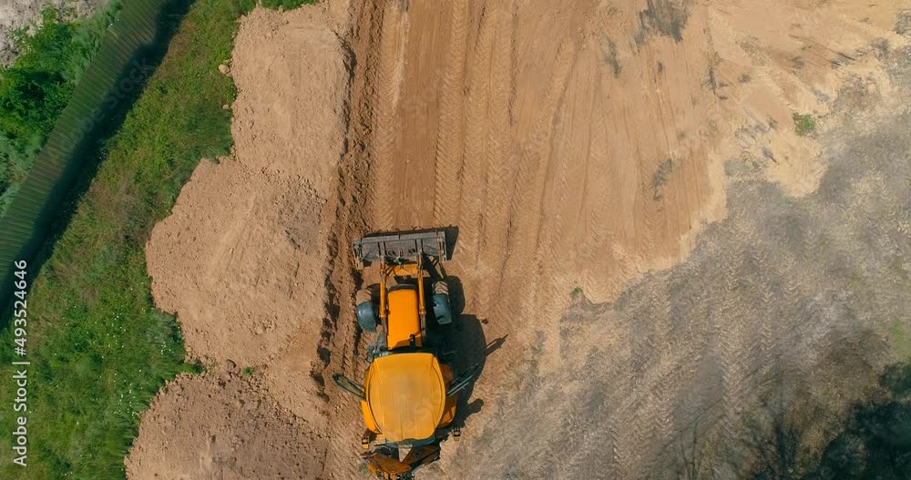 Vídeo do Stock: Large yellow tractor on a construction site. Working ...