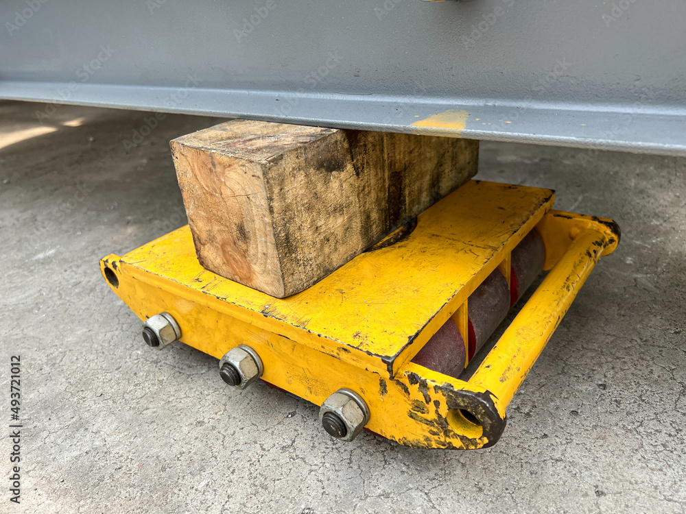 Loading wheels for moving the machine horizontally foto de Stock ...