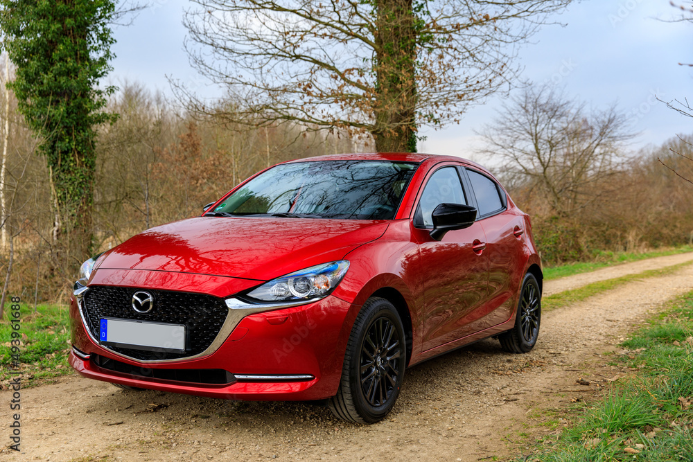 Mazda 2 Homura Soul Red Crystal Stock-Foto | Adobe Stock