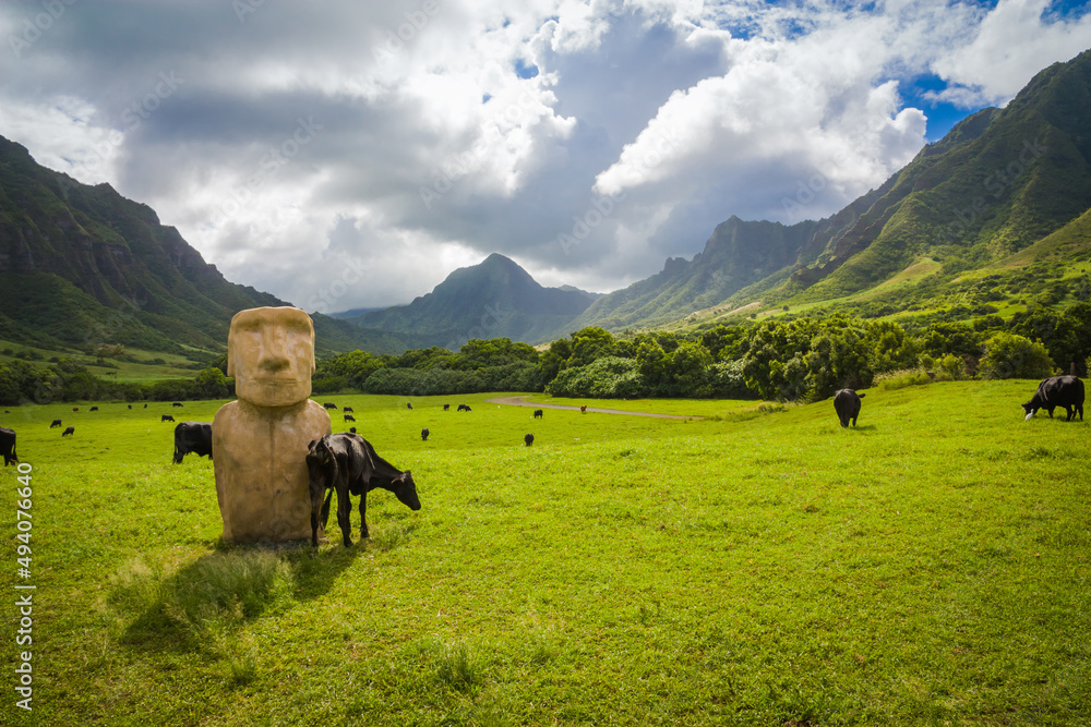 Poster Magnificent view of the valley at Kualoa Ranch where Jurassic ...