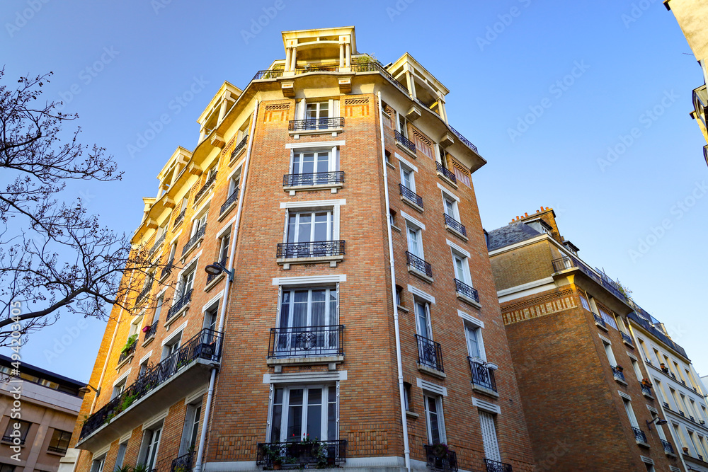 typical Parisian architecture building facades , haussmann balcony and ...
