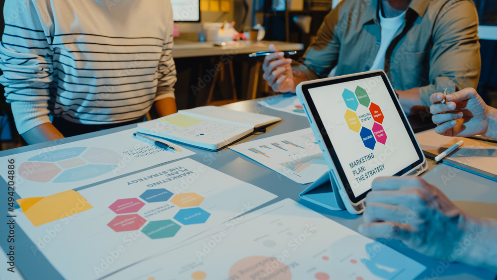 Asia businesspeople meeting plan analysis statistics brainstorm and ...