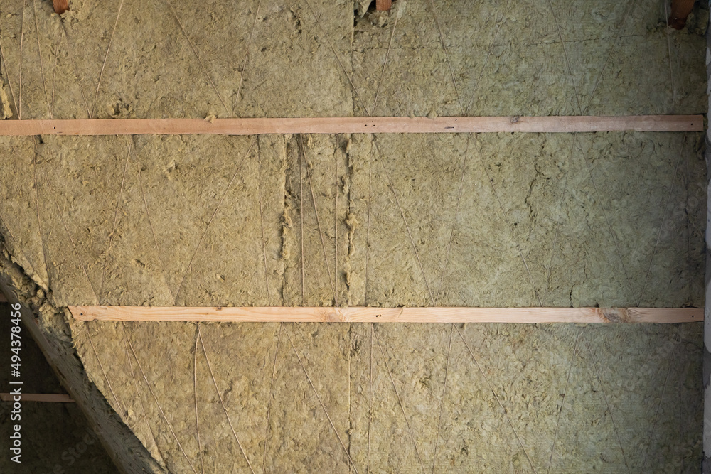 The roof is insulated with green mineral wool. Horizontal laying of ...